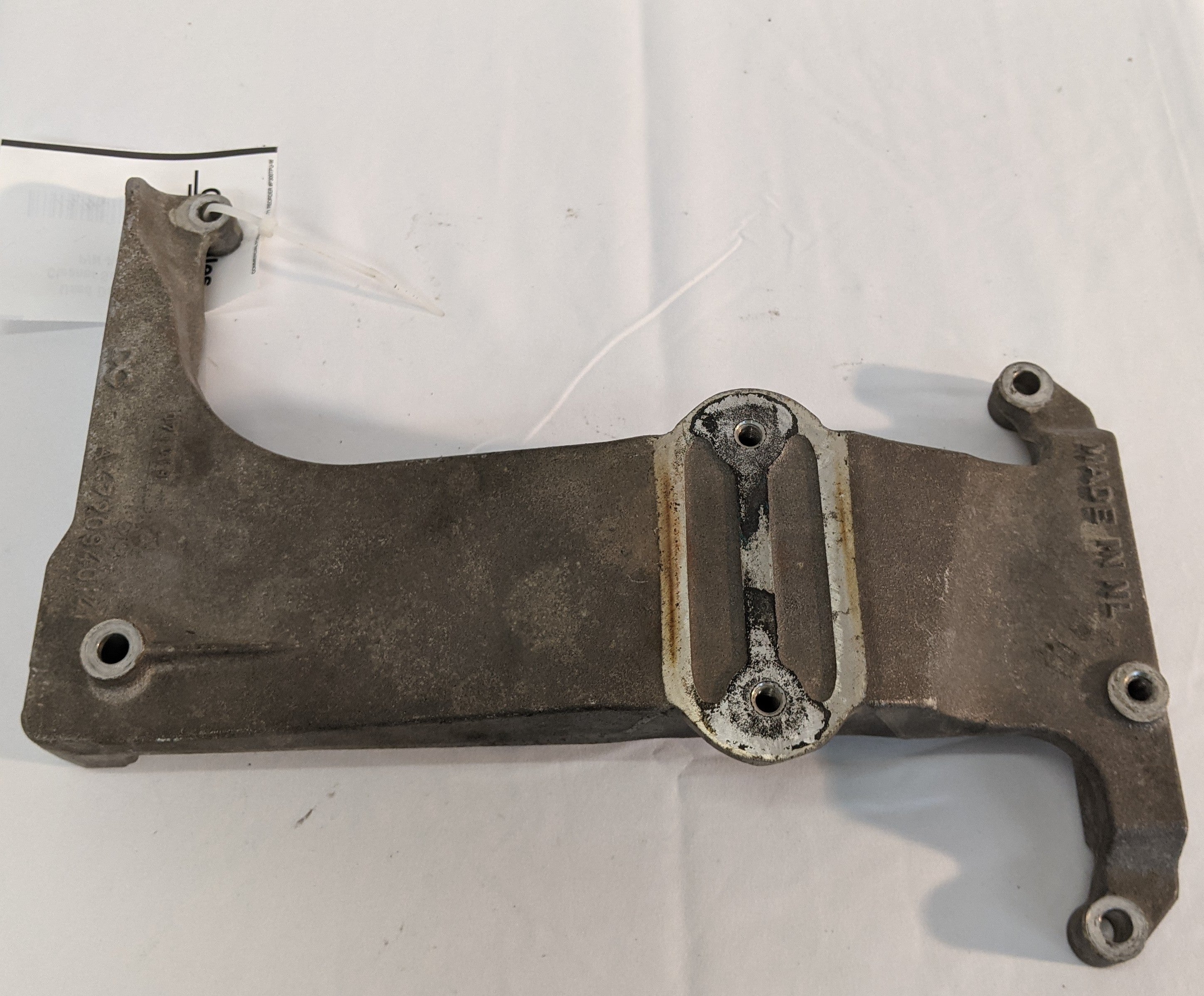 A4720940141 - Detroit DD15 Air Cleaner Support Bracket (Used)