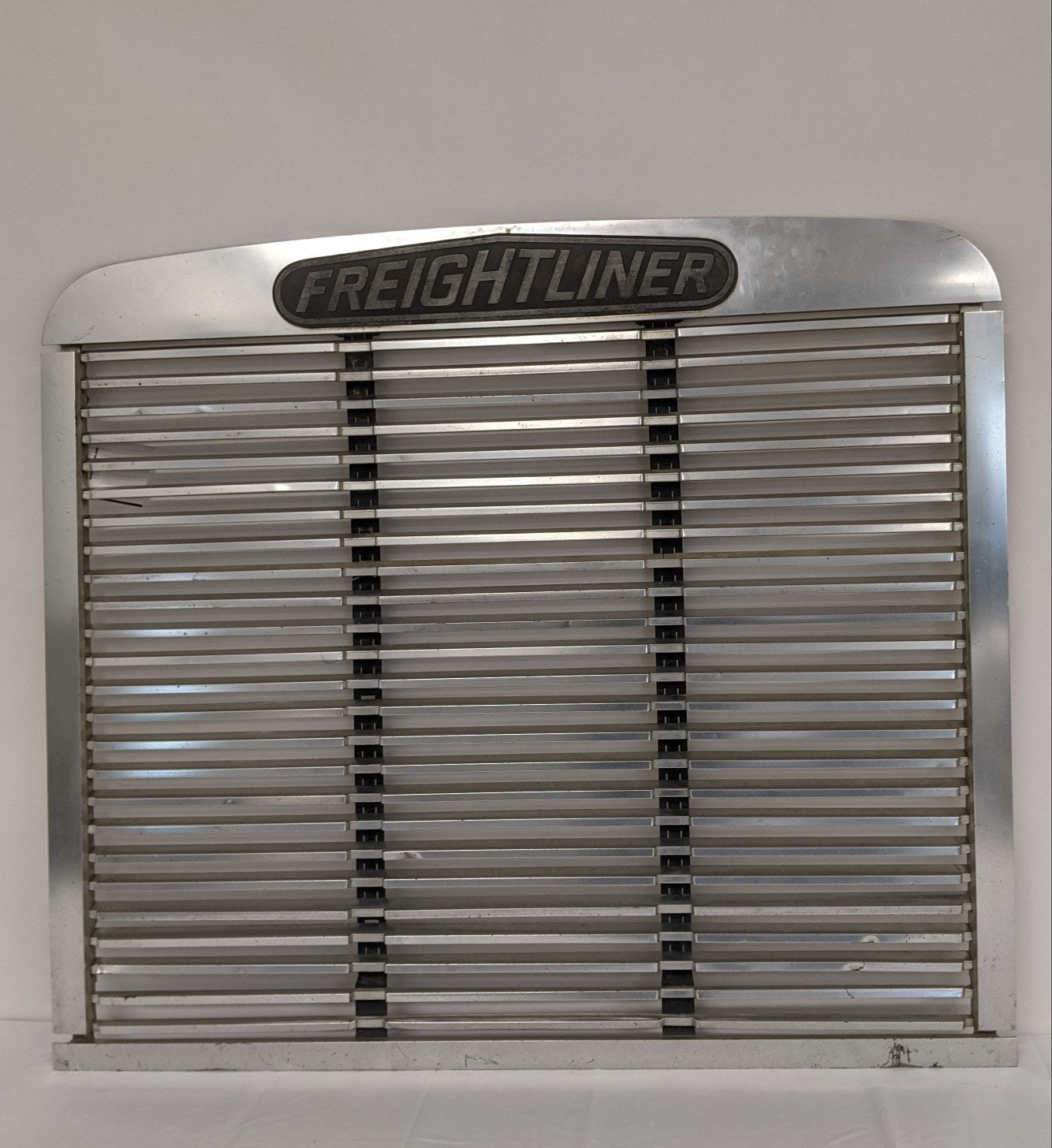 Freightliner FLD 120 Classic Grille - A17-12131-000 - 'Old Style'