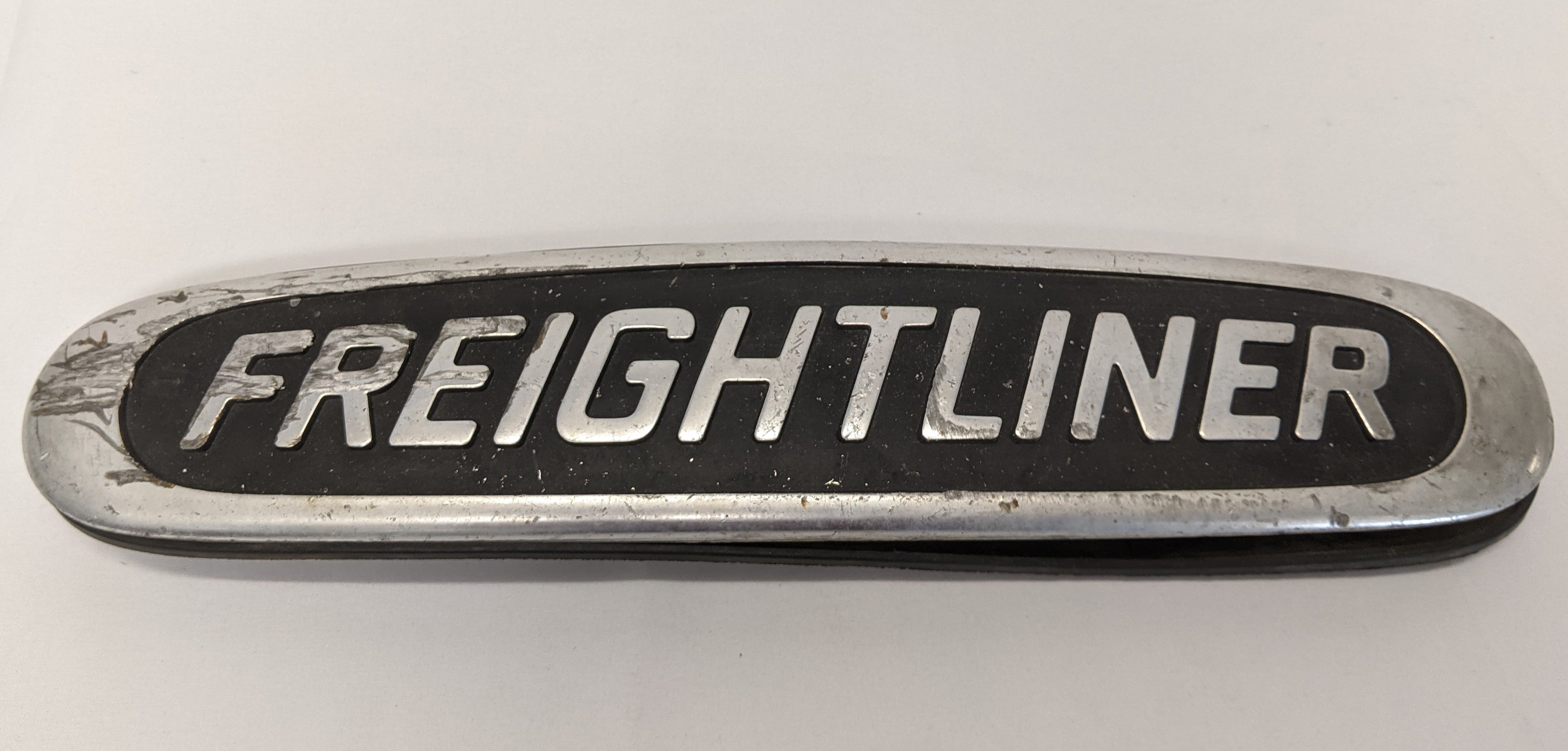 22-45505-000 - Freightliner Large Aluminum Nameplate Emblem