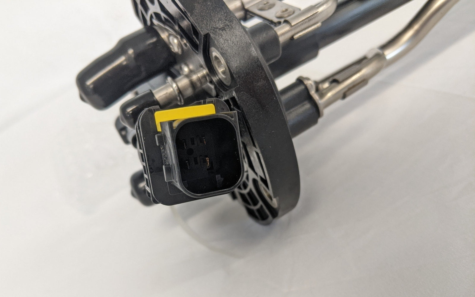 Freightliner SSI DEF Tank Header - P/N 04-36002-000