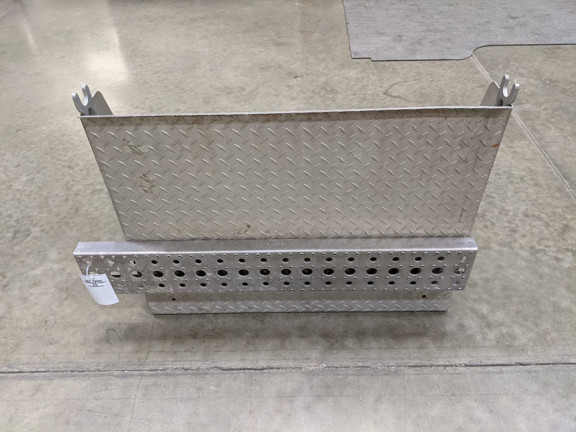 LH Extend Tread Dia. Plate Battery Box Cover - P/N A06-69208-018