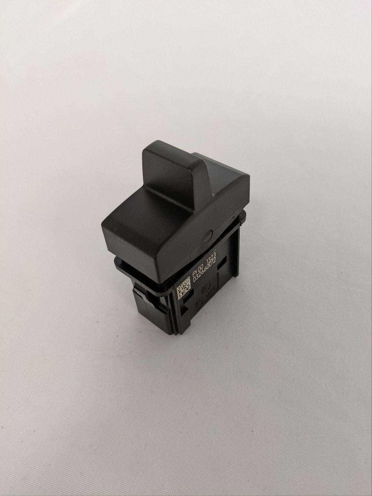 Freightliner Blank 13 Latch MSF Rocker Switch P/N: A66-07493-012