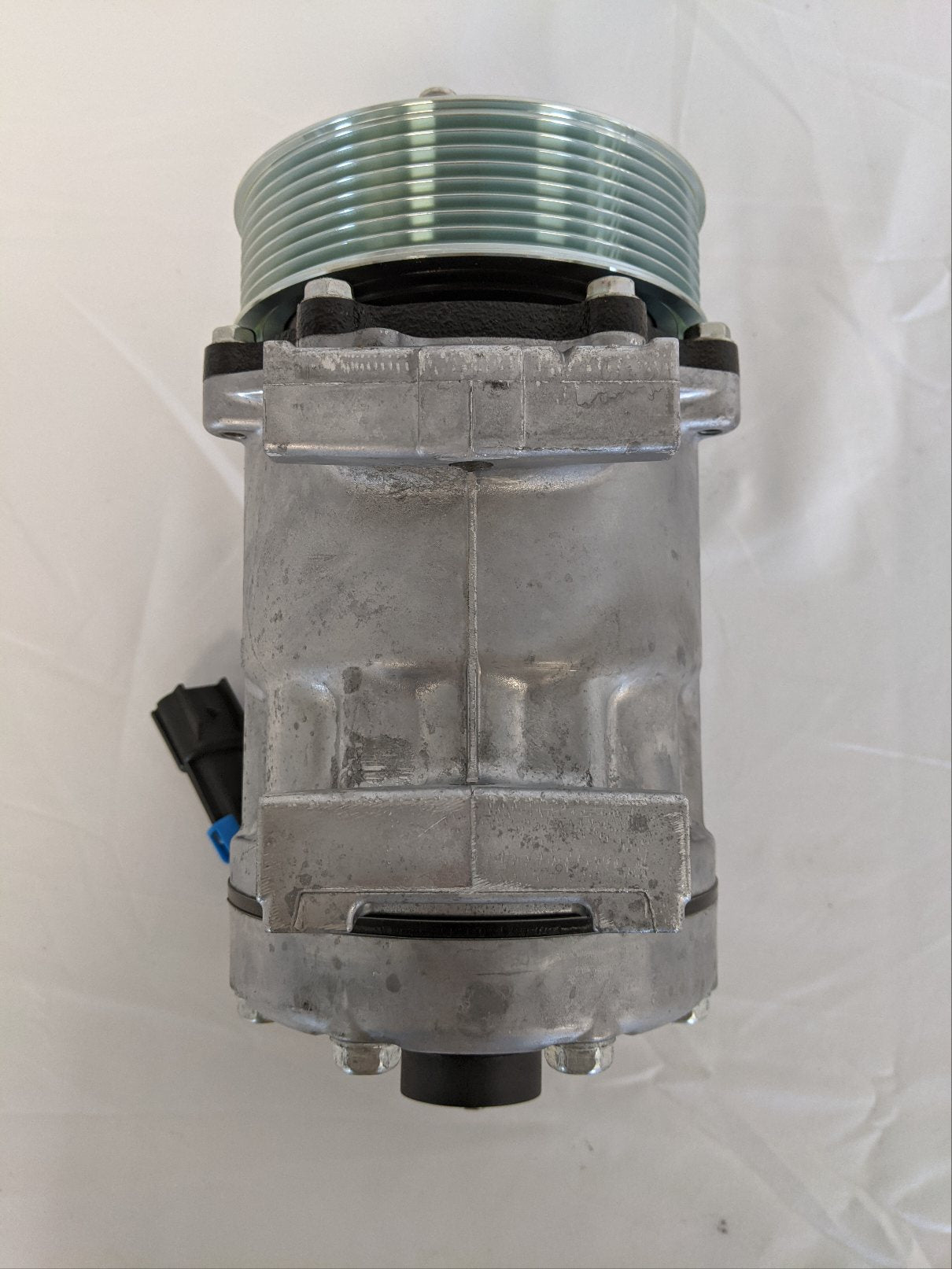 Freightliner Air Conditioning Refrigerant Compressor - P/N SKI4417