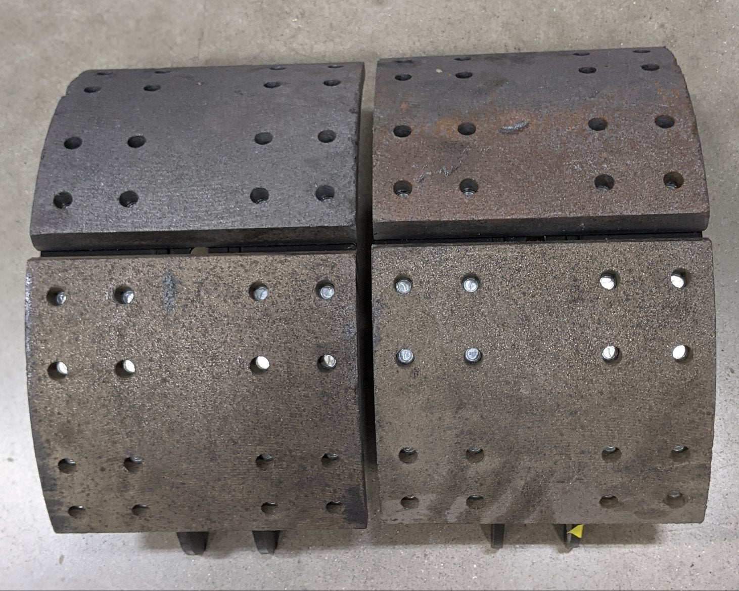 Bendix 16.5" 4726D ES800 8 ⅝" Brake Shoe Kit - P/N K061952