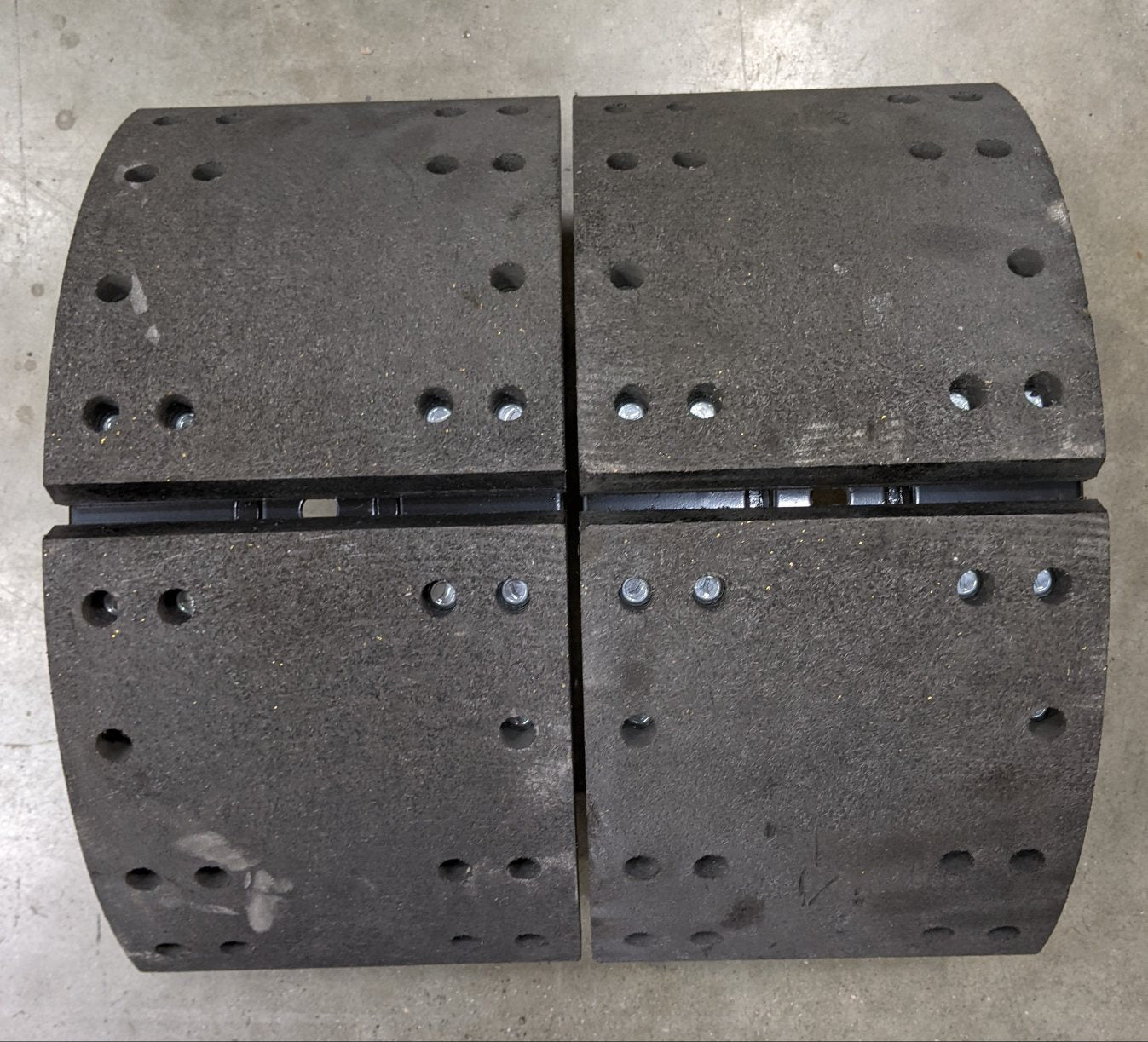 Bendix 16.5" 4709 ES600 7" Brake Shoe Kit - P/N BW 819776