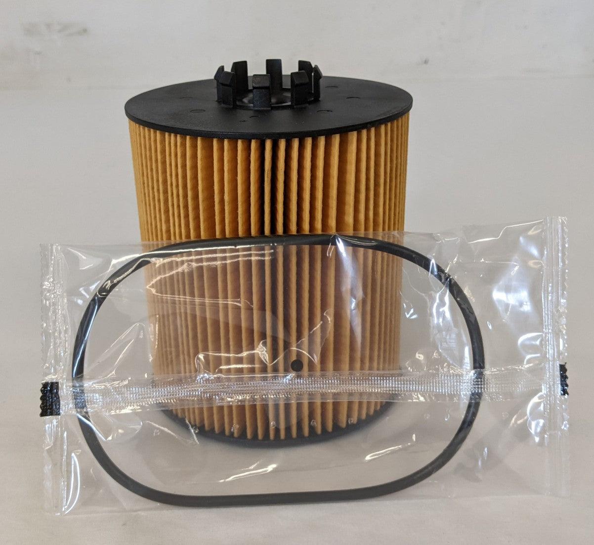 New Fleetguard Full Flow Oil Filter - FG LF16043